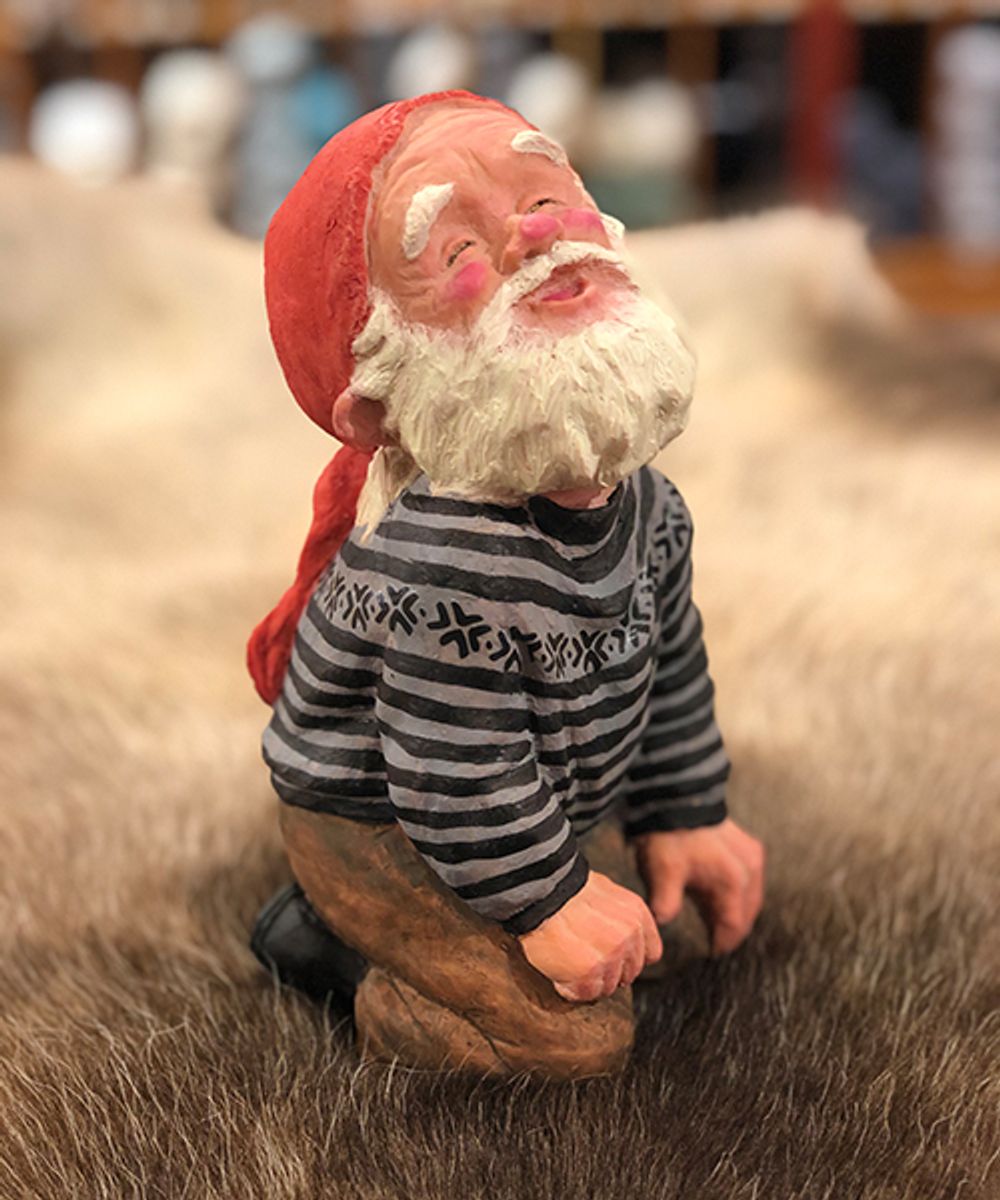 Midthun-Nisse på kne - Travelstuff.no